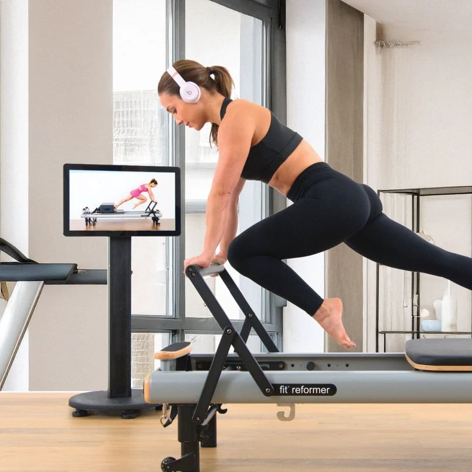 StudioConnect™ Commercial Monitor & Stand Black Peakpilates